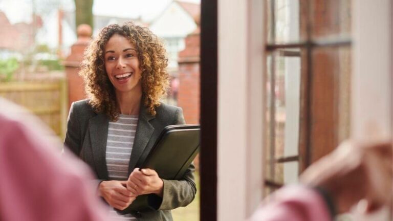 Assistente sociale: chi è, di cosa si occupa e come diventarlo