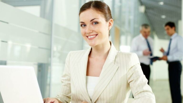 Segretaria, un ruolo da impiegato che richiede precisione e organizzazione