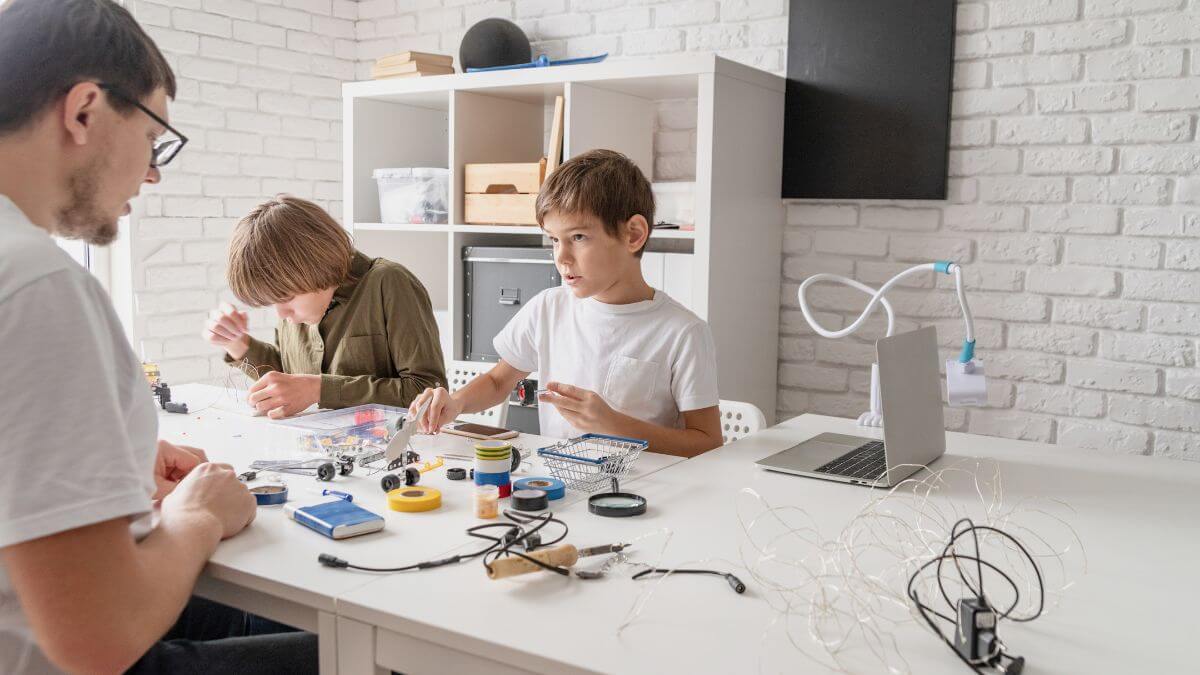 Laboratori e coding per i più piccoli: stimolare le Stem dall’infanzia