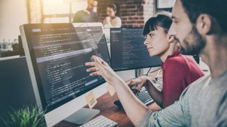 Full Stack Developer: chi è, cosa fa e quali competenze deve avere